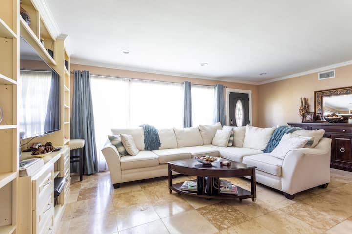 Spacious King Suite W Private Bath Peaceful Stay - Claremont, CA