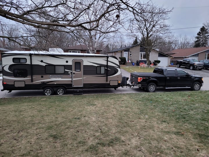 Delightful Rv/ Camper, Sleeps Up To 8 Persons. - Pickering