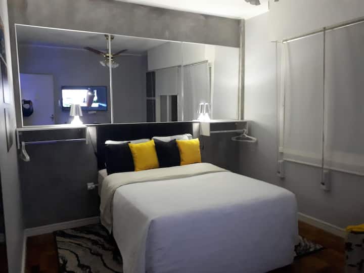 Excelente Quarto Com Cama De Casal - Centro Histór - Porto Alegre