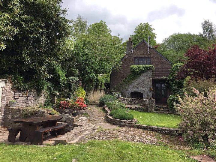 Old Coach House With Stunning Views - Brecon