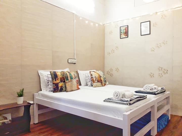 Walk To Juhu Beach - Clean, Budget Ac Apartment - Mumbai