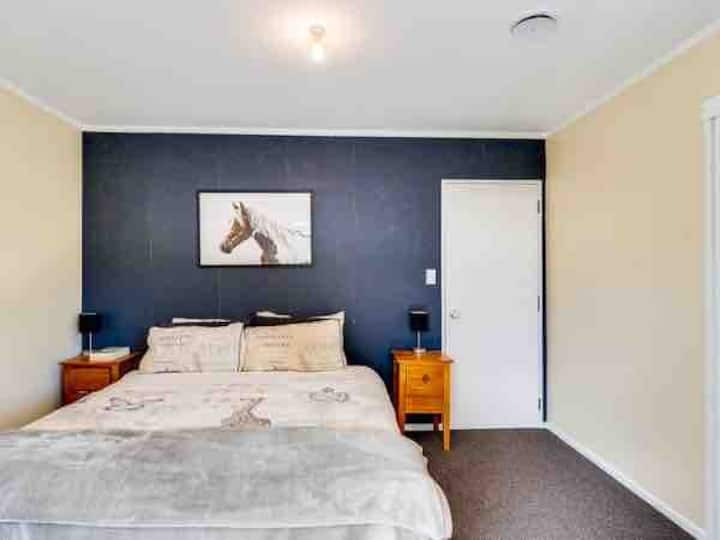Welcoming Double Bed With Good Location - Napier