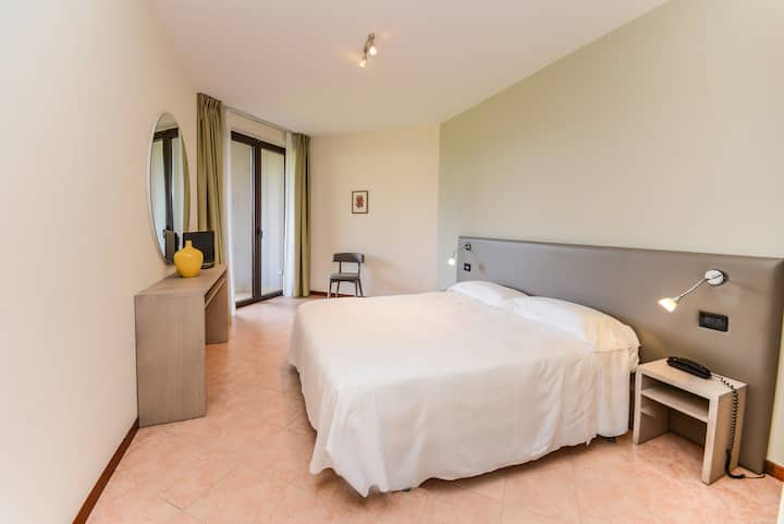 Ampio Bilocale Vista Giardino Vicino Al Centro - Desenzano del Garda
