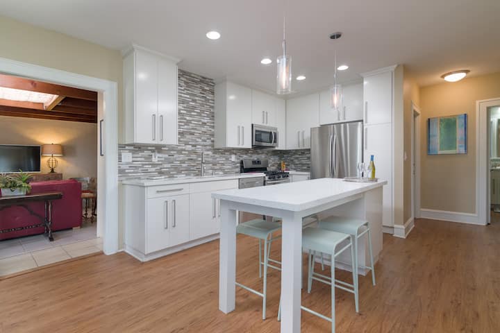 3br Multifamily Home - The Jewel Of Emerald St - San Diego, CA