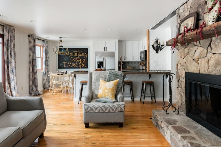 Rustic Blue Ridge Barn Retreat - Lower Level - Valle Crucis, NC