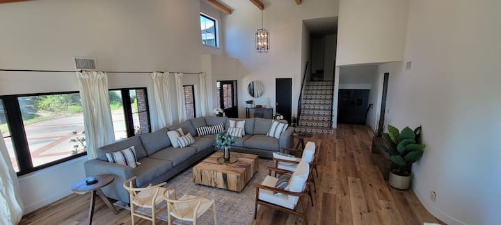 Hilltop Estate With Theater, Pool & Pickleball - Camarillo, CA