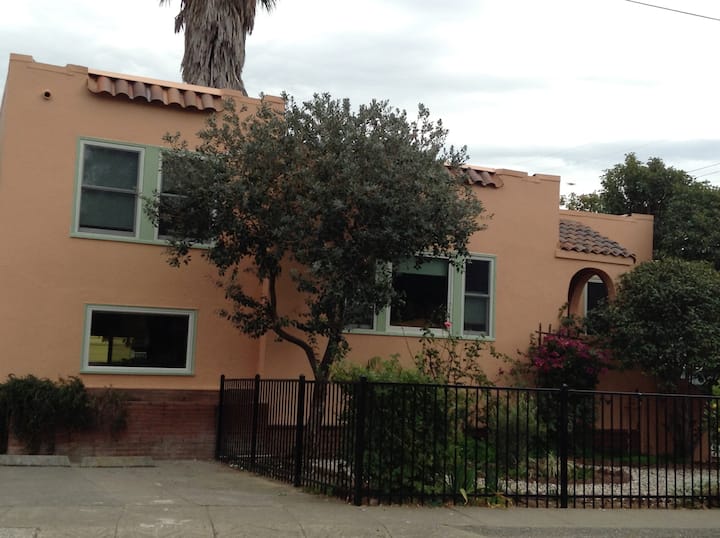 Casa Olivia: Mediterranean Charm--full Home - Larkspur, CA