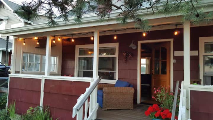 Cape Cod Cottage On Whidbey Island - Freeland, WA