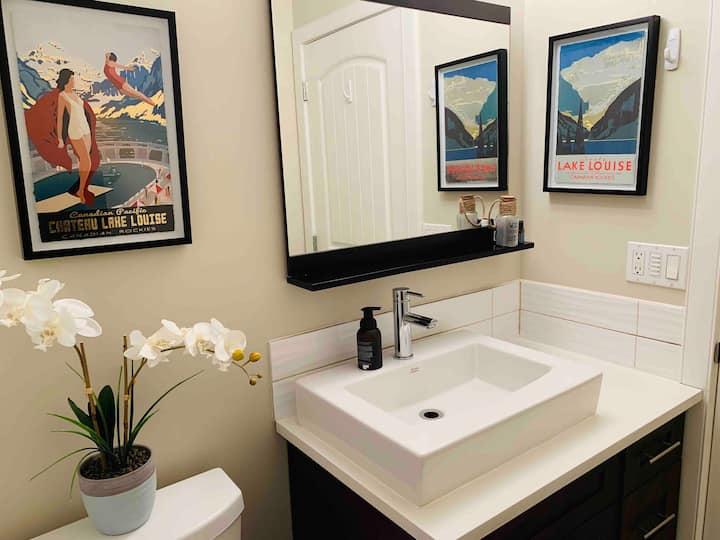 "Trendy Downtown Calgary Retreat: 3 Min To Train!" - Calgary