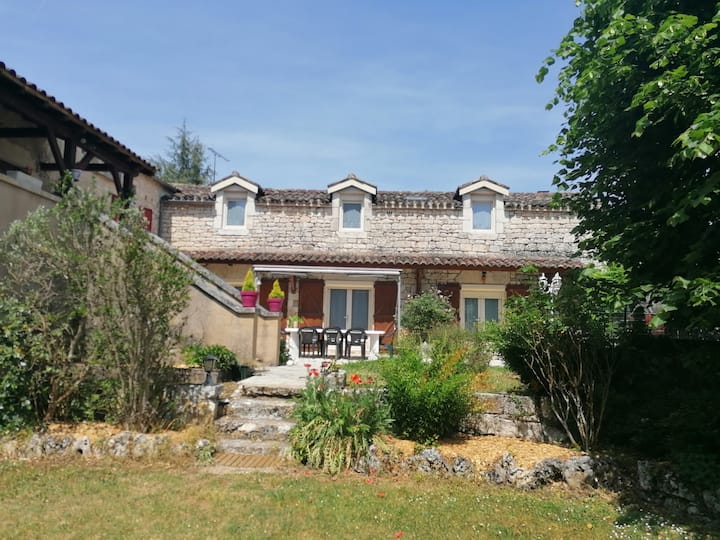 Maison Quercynoise
 "Les Racines De Lili"
Piscine - Saint-Cirq-Lapopie