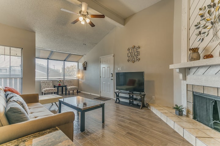 1.8 Miles To At&t Stadium & Globe Life Park Condo - Arlington, TX