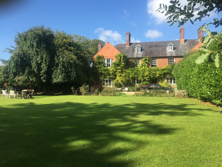 Towcester Holiday Rentals & Homes - England, United Kingdom | Airbnb