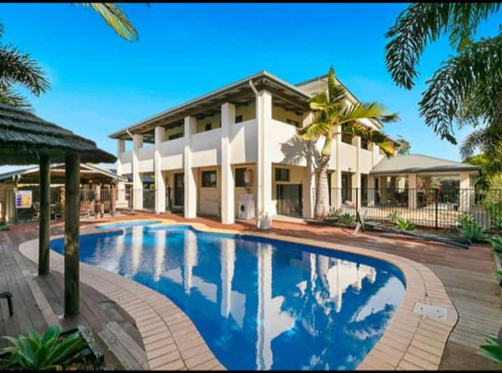5-bedroom, 4-bathroom, 6-carpark Holiday Paradise! - Coochiemudlo Island