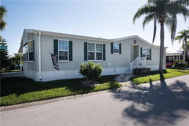 Spacious Winter Retreat - Over Age 55 Only - Port Charlotte, FL