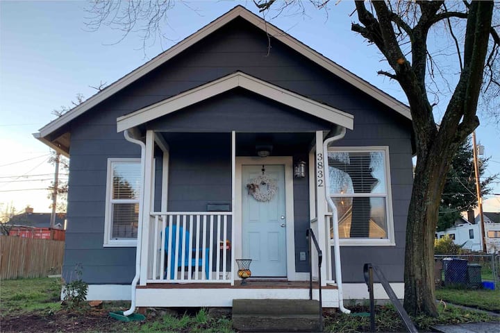 Mckinley Hill Bungalow: Central Location - Tacoma, WA