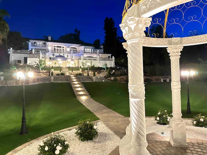 Infinity Poolside Apt. In San Diego Wine Country - Escondido, CA