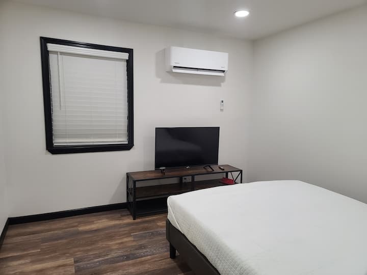 Pet-friendly Home In Midtown 
(Unit 229) - Sacramento