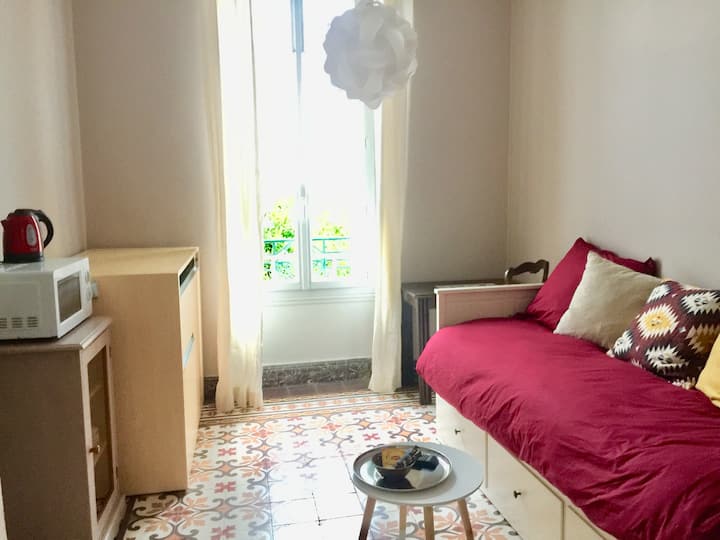 Chambre Au Cœur De La Ville Avec Kitchennette - Montélimar