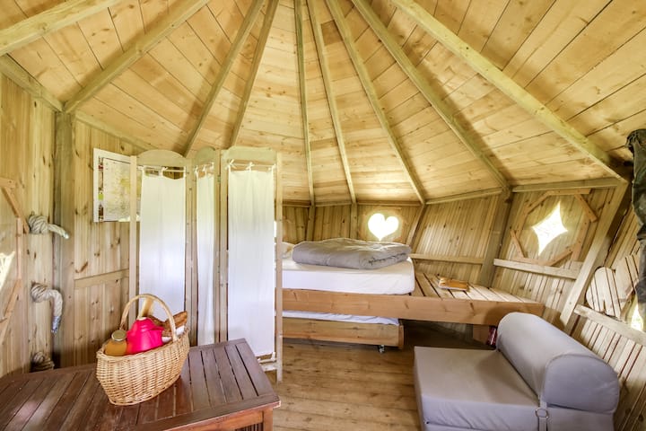 Cabane Perchée Des Cartes - Mayenne