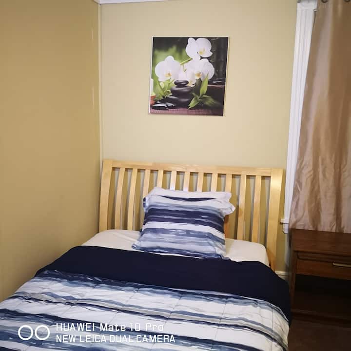 City Neartrainstation Full Size Bed R303 - Lancaster, PA