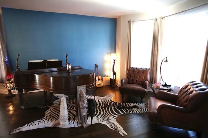 Luxury In Logan Sq - Chicago, IL