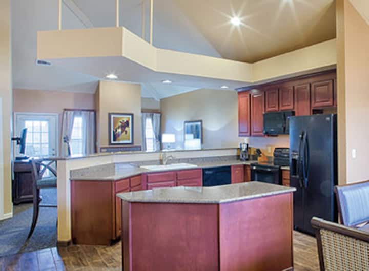 Beautiful Three-bedroom Condo W/ 5 Beds - Sleeps 8 - Branson, MO