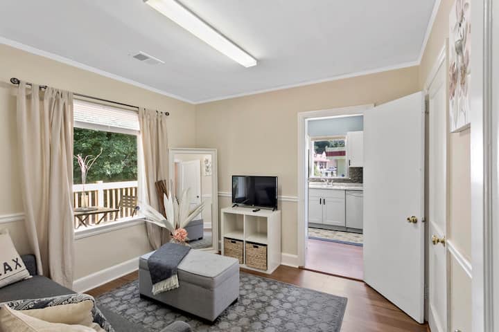 Charming Extremely Central Duplex - Hartsfield-Jackson Atlanta Airport (ATL)