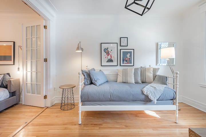 Stylish Apartment With Garage In The Best Location - Montréal