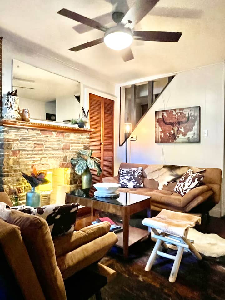 *Steps From Butler St. King Bed Rustic Charm Home - Pittsburgh