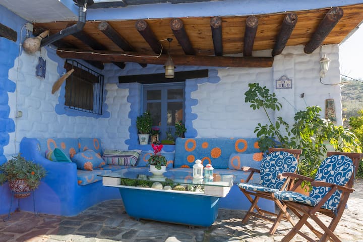 Azul Añil En Un Vergel Alpujarreño. Como En Casa - Lanjarón