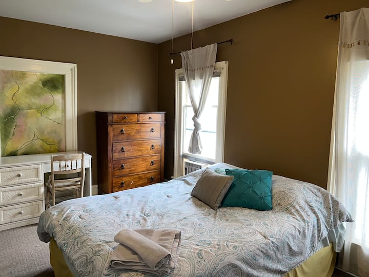 Room On A Colonial Style House. - Seneca Falls, NY