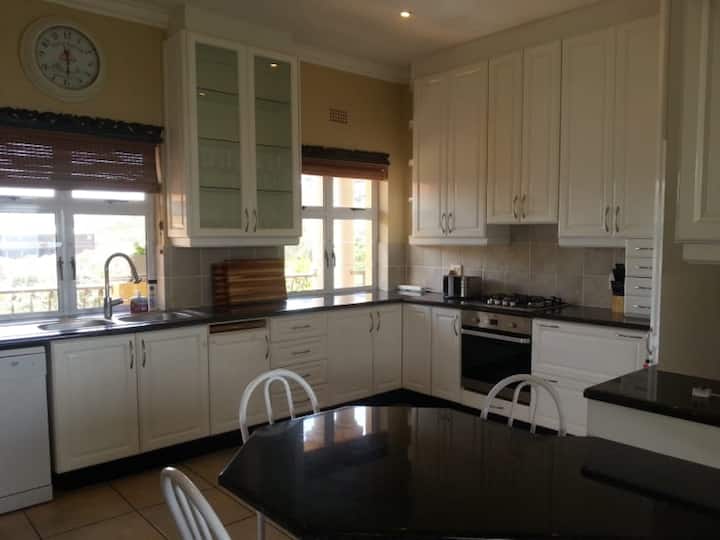 Whale Tails Beach House Self-catering - Sedgefield