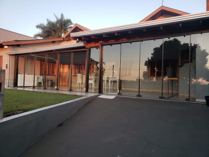 Casa Grande C/ Piscina - Excelente Localização - Londrina