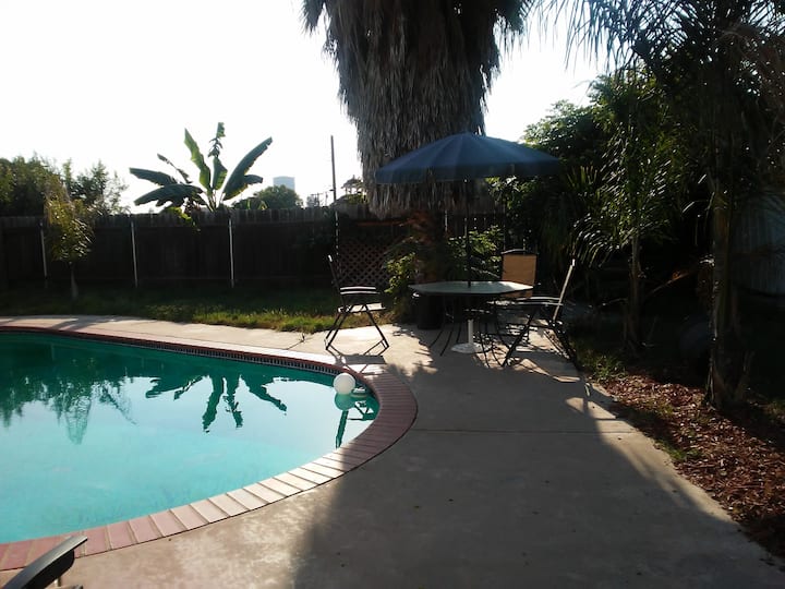 Single, Cozy, Friendly Bedroom (One Bedroom) - San Diego, CA