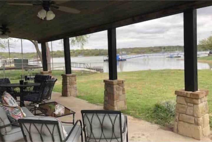 Lake Front Cottage On 1/4 Acre - Family Fun!! - Lake Brownwood, TX