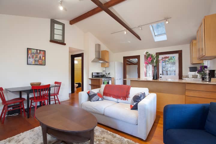 Berkeley Poet’s Corner | Cozy Cottage Getaway - Berkeley, CA