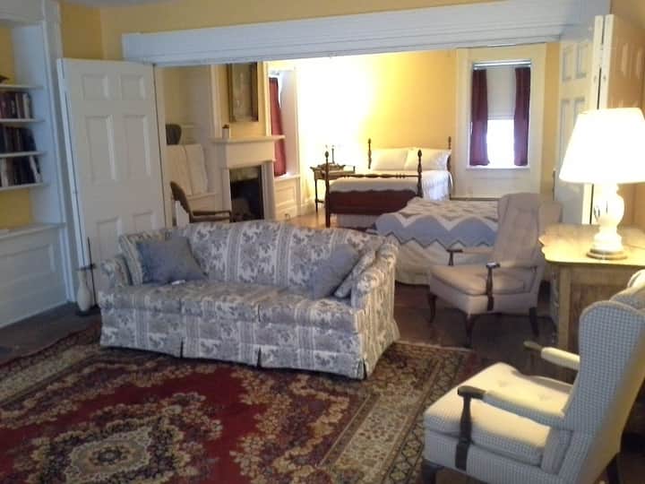 2nd Floor Suite At The Ontario House - Niagara-on-the-Lake