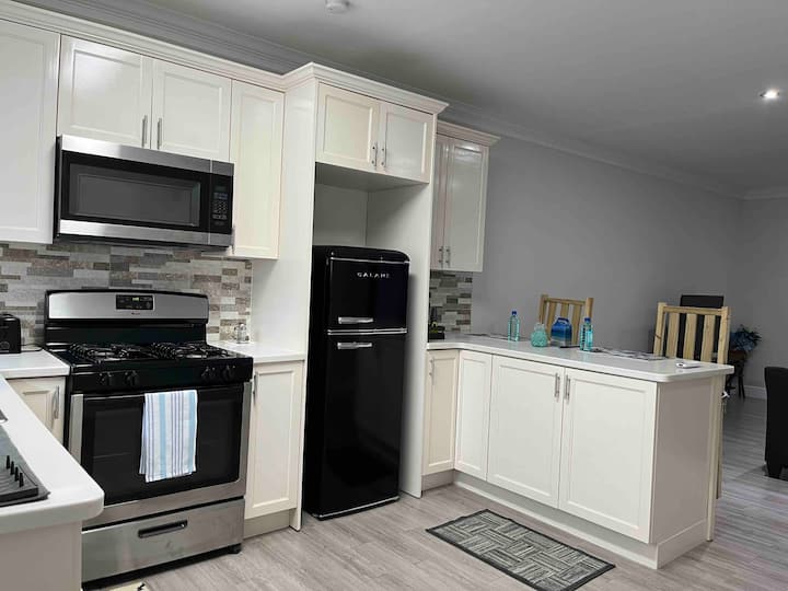 A Spacious 2 Bedroom W/ Free Wi-fi & Full Kitchen! - Nasáu