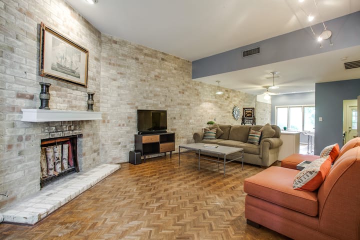 Relaxed Dallas Uptown Townhome - Near Smu - Dallas, TX