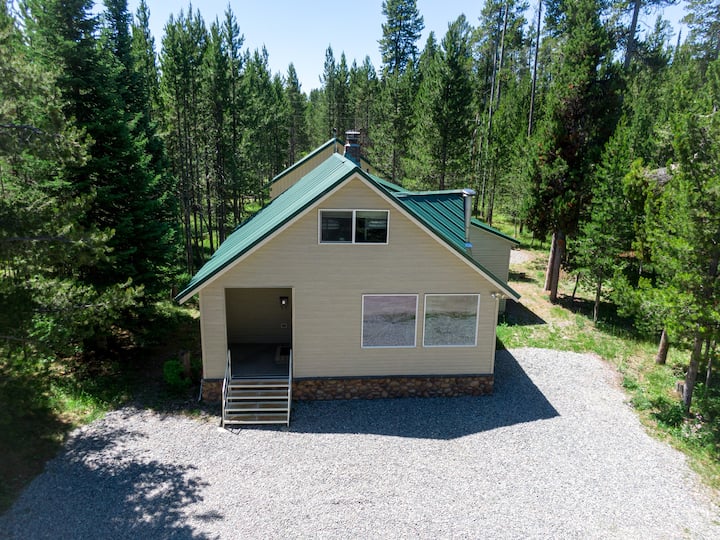 Hot Tub, Wi-fi, And Only 20 Miles To Yellowstone! - Island Park, ID