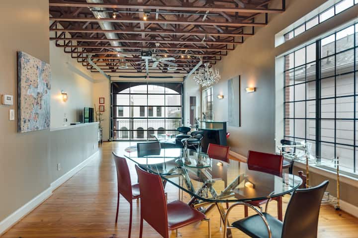 Montrose Ny Style Brick Home Con Un Elevador Y Una Cocina De Chef - Houston, TX