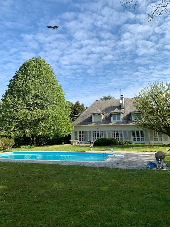 Maison Avec Piscine Vue Sur Les Pyrénées. - Lons