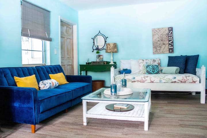 Delightful Eclectic Oasis Near Shops, Beach & Port - Broward County, FL