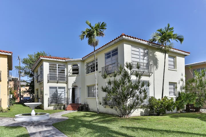 Coral Gables Picasso Apt In Art Building W/patio - Coral Gables