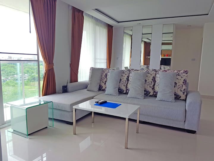 A Brand New 2 Bedroom Condo - Jomtien