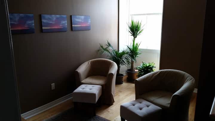 Junior Suite 1 Block From Slush Puppie Place - Kingston