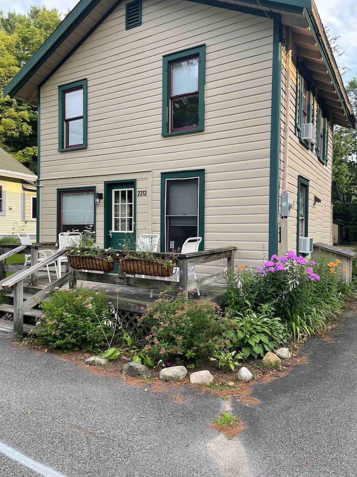 Stay Near Mirror Lake,cozy 2-bedroom Cottage. - Lake Placid, NY