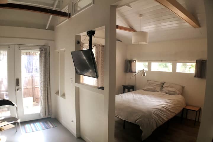 Modern Studio With Private Entrance - Boulder, CO