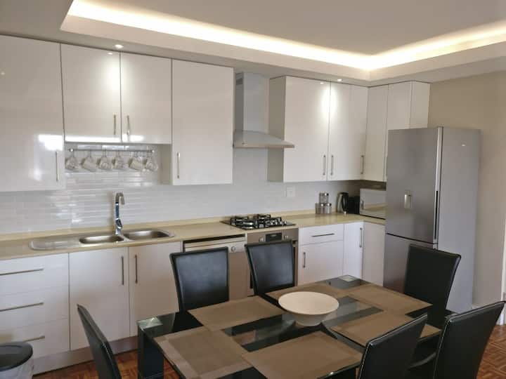 Modernised Apartment In Blairgowrie - Sandton