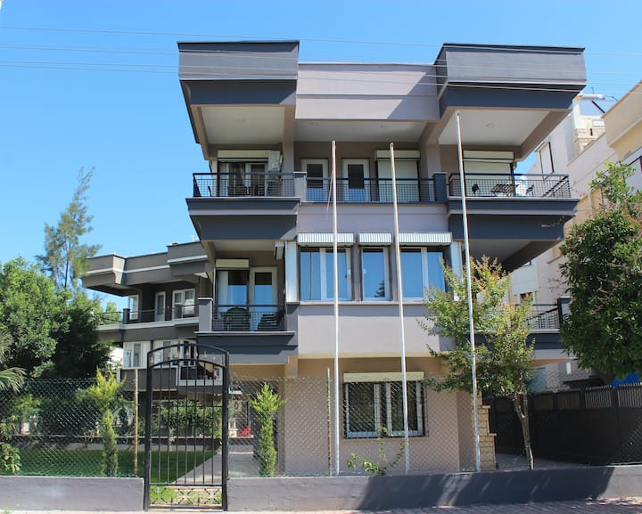 El Mundo Suits Double Room (Private Bathroom) - 2 - Kundu